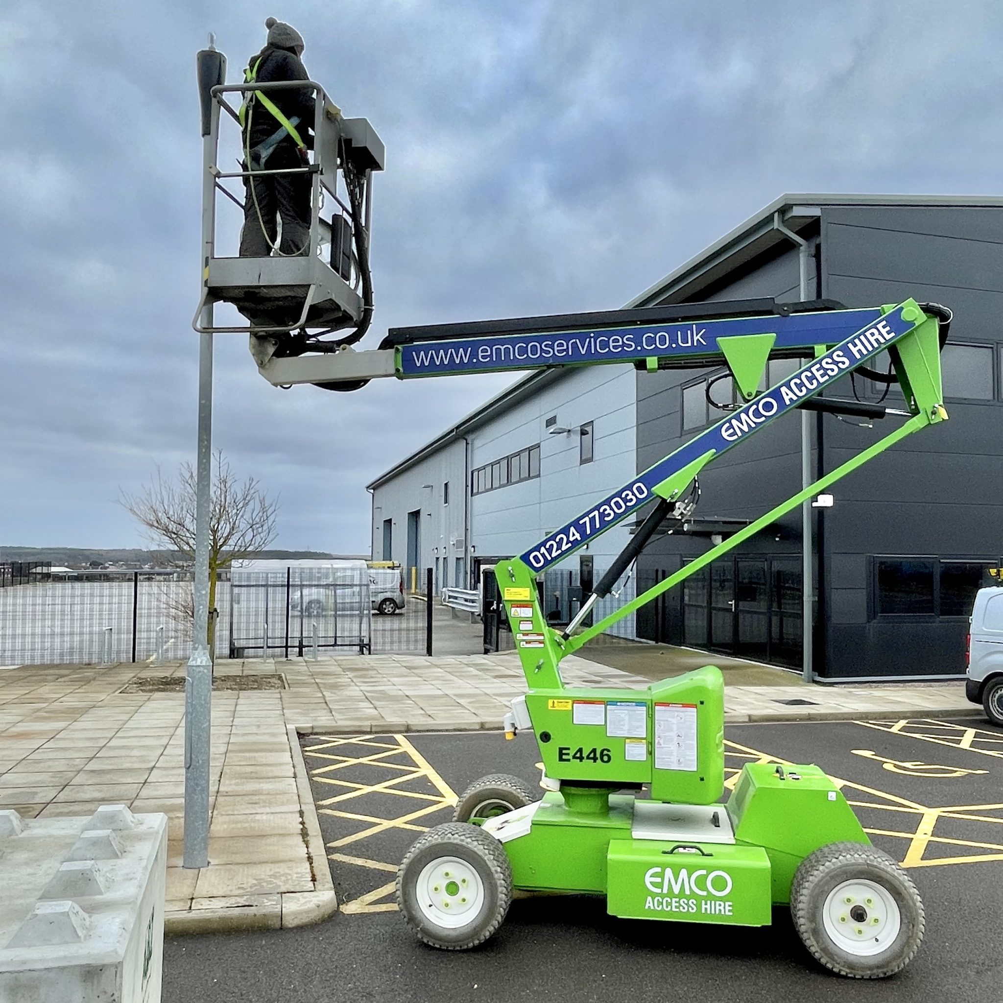 Cherry Pickers Archives - EMCO SERVICES